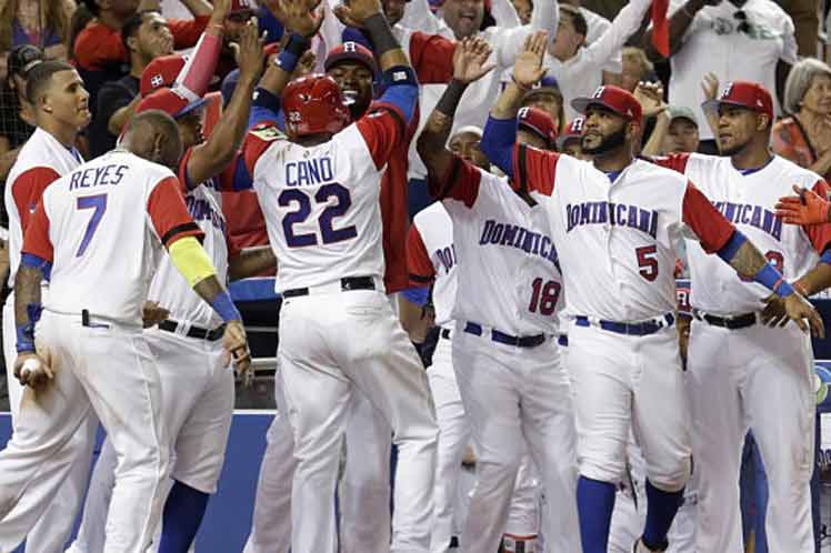 Dominicana venció desde atrás a EEUU en Clásico de Béisbol | Primer Momento