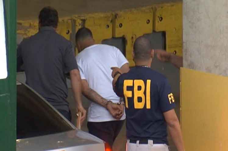 FBI arresta por corrupción a siete policías en Puerto Rico | Primer Momento
