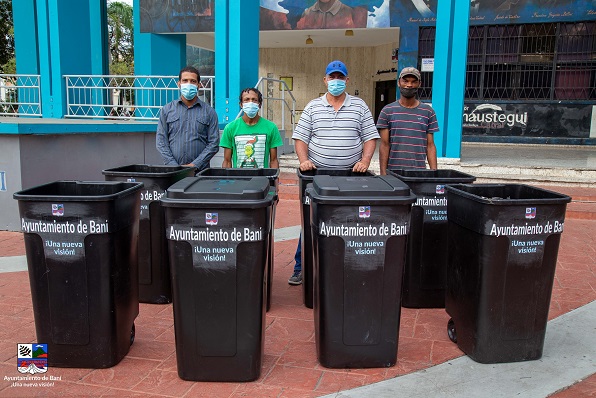 BANĺ | Distribuirán zafacones para la basura en lugares de recreación ...
