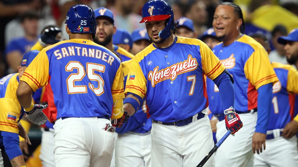 Venezuela logra primer triunfo sobre Dominicana en un Clásico | Primer ...