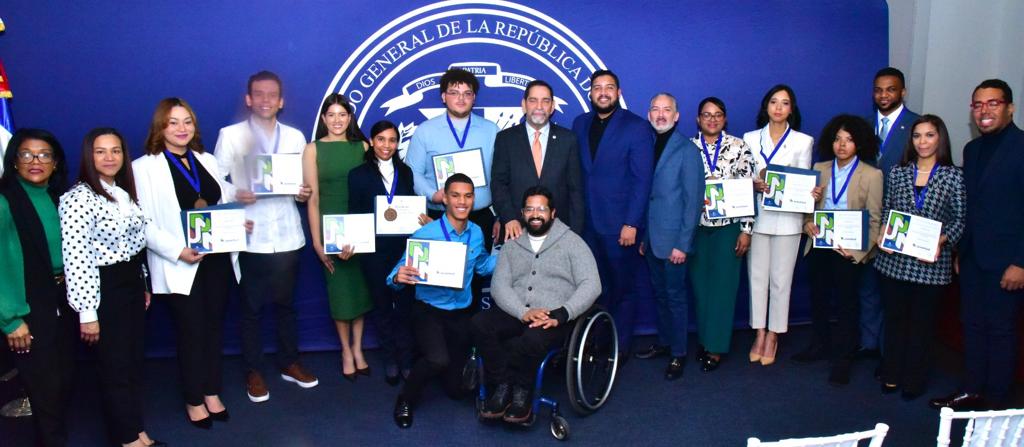 Cónsul dominicano en NY encabezó acto de reconocimiento a jóvenes ...